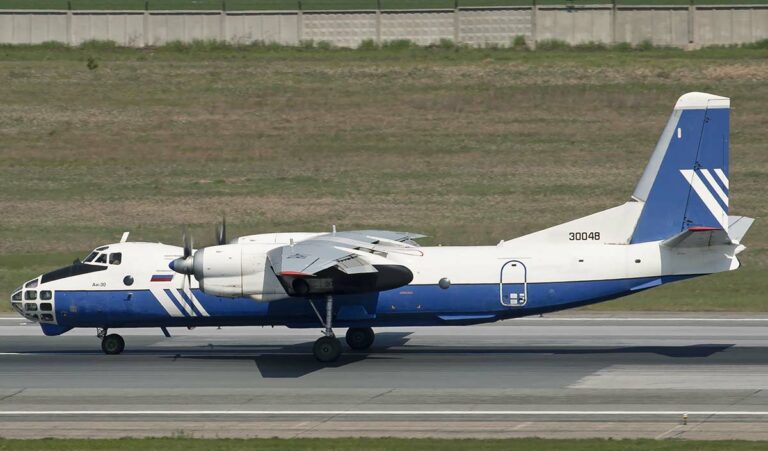Antonov An-30 - AVION DE CHASSE